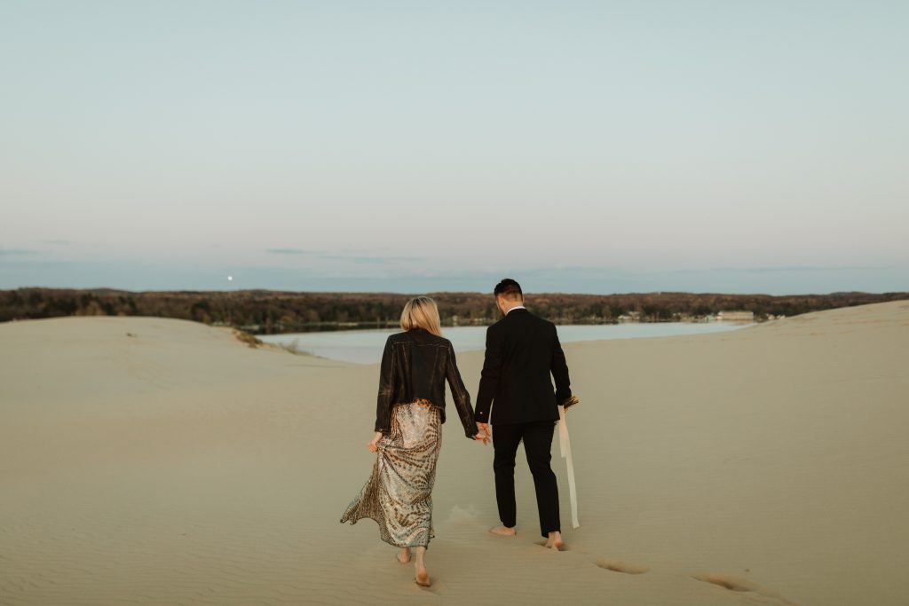 15 Michigan AirBnb Elopement Ideas For Your Wedding Adventure