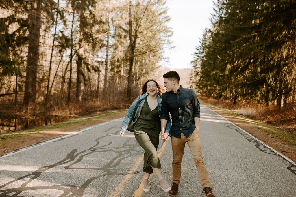 SUNNY SPRINGTIME COUPLES SESSION | ALLIE & ZACK - Steph Pickard Photo